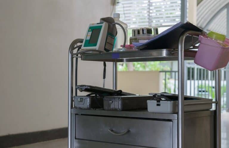 10 Key Features In State-Of-The-Art Medical Carts | Gumbo Medical