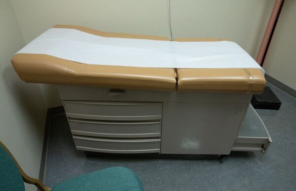 Patient Power Chair Vs. Traditional Table | Gumbo Medical